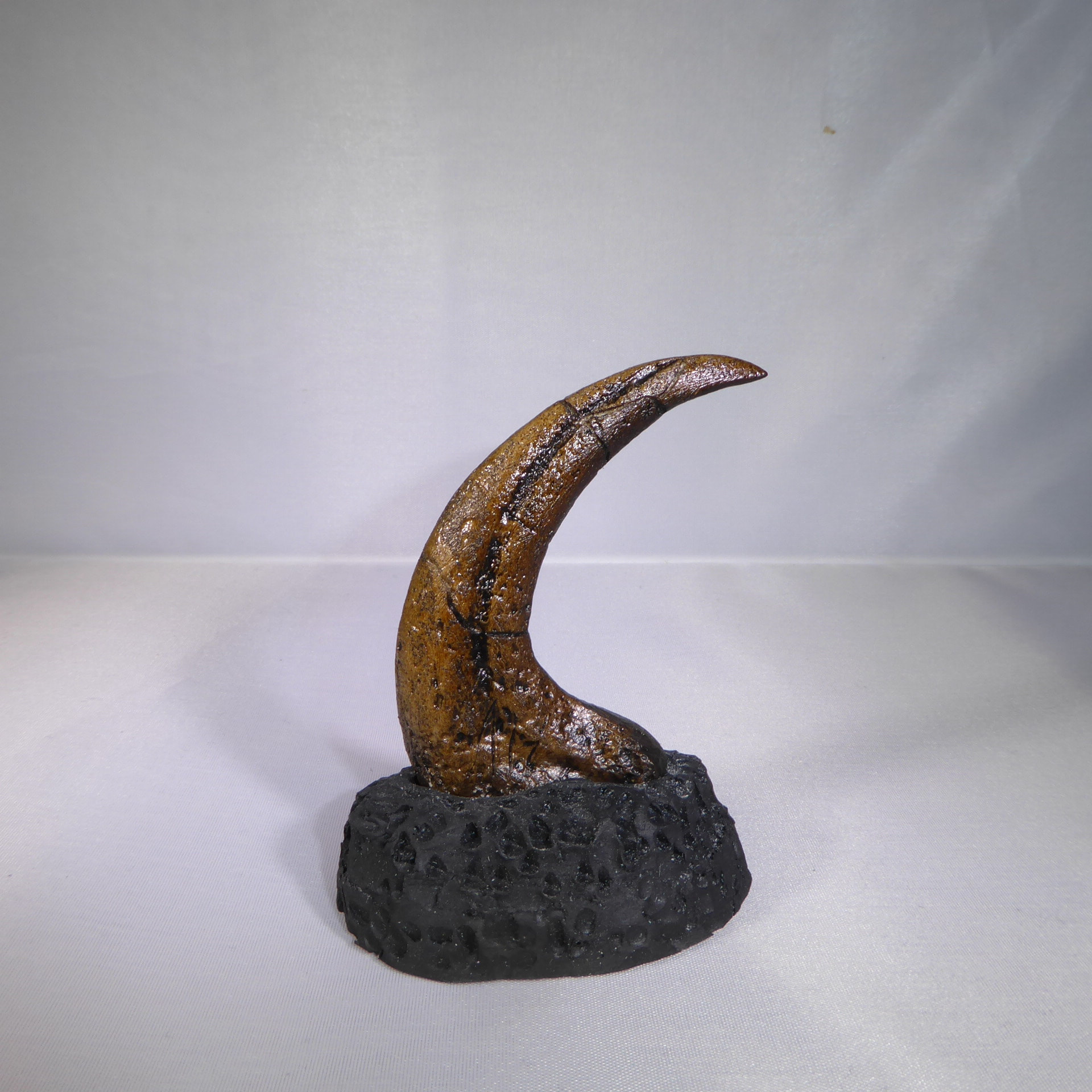 Velociraptor mongoliensis Claw Replica - SkeletonsAndSkulls